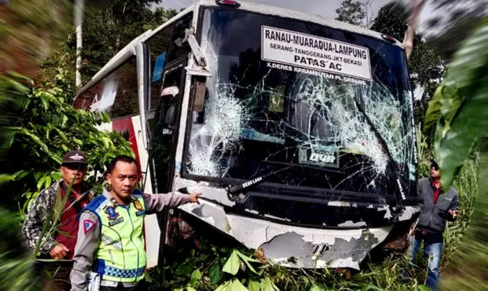 Bus Ranau Indah Terjun ke Jurang di Way Tenong Lambar, Begini Kondisi ...