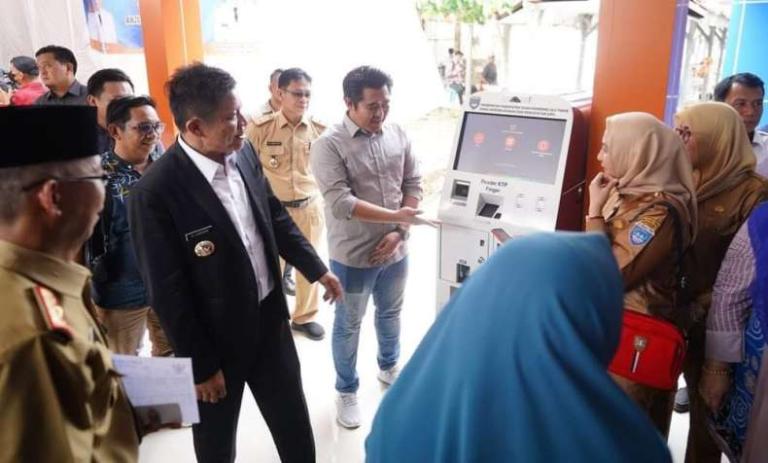 Lewat Anjungan Dukcapil Mandiri, Cetak KTP, KK dan Akta Kelahiran dì ...